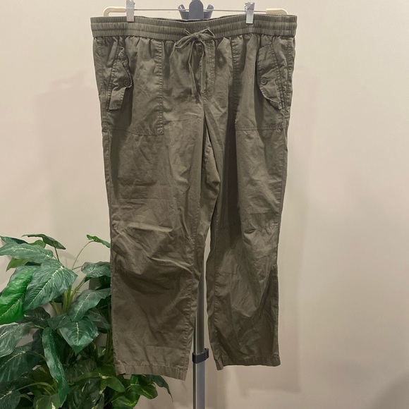 LOFT | Pants & Jumpsuits | Loft Outlet Army Green Cargo Pants | Poshmark